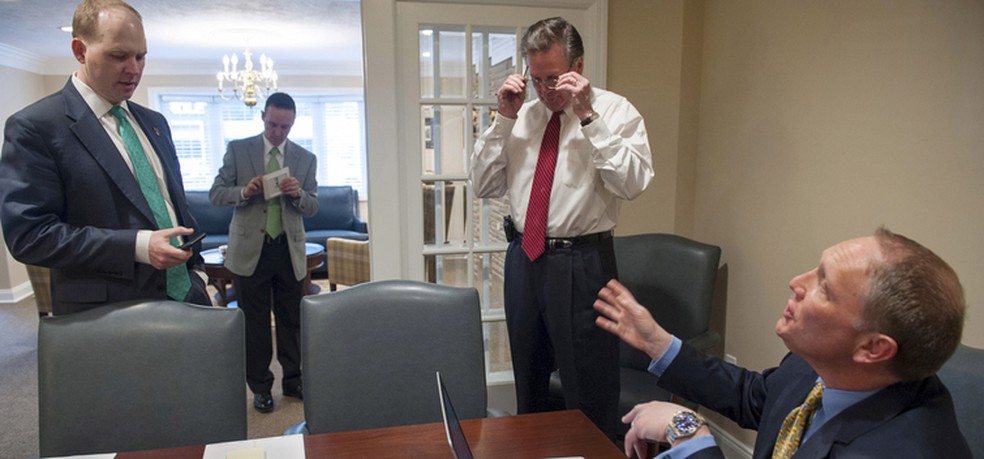 Corretor usa tática de espionagem antes de voo solo | Finanças | Valor ...