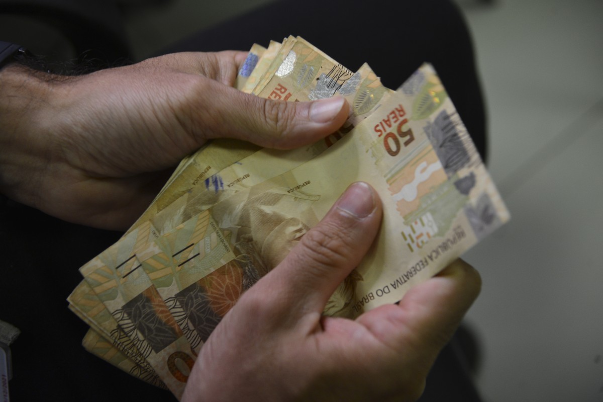 Governo confirma salário mínimo de R$ 1.621 em 2026 | Brasil | Valor ...