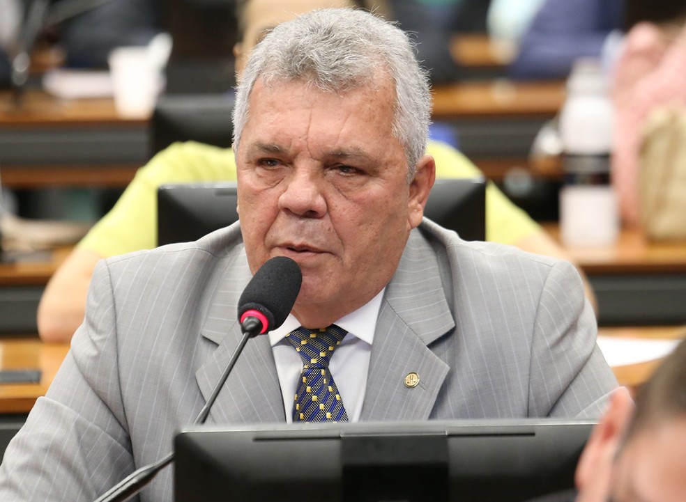 ‘Uso revólver, pistola’ diz Alberto Fraga a Janones | Política | Valor ...