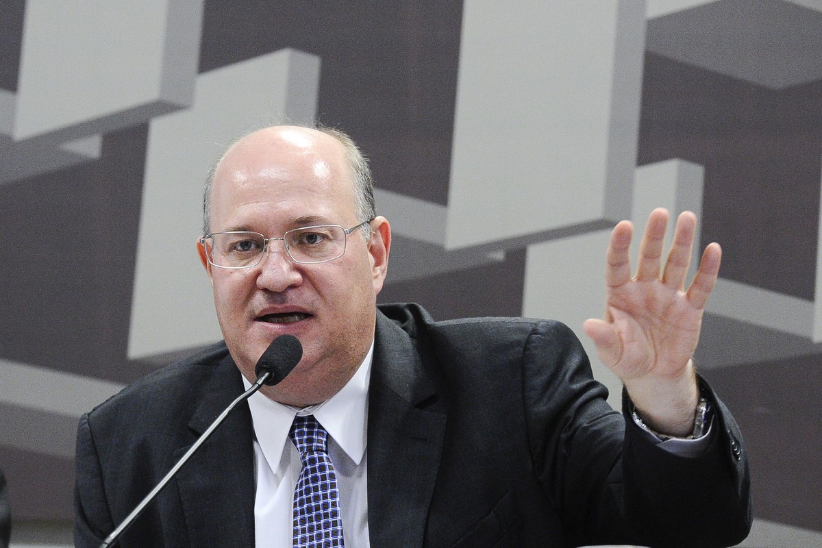 Brasil levará anos para recuperar grau de investimento, diz Ilan ...