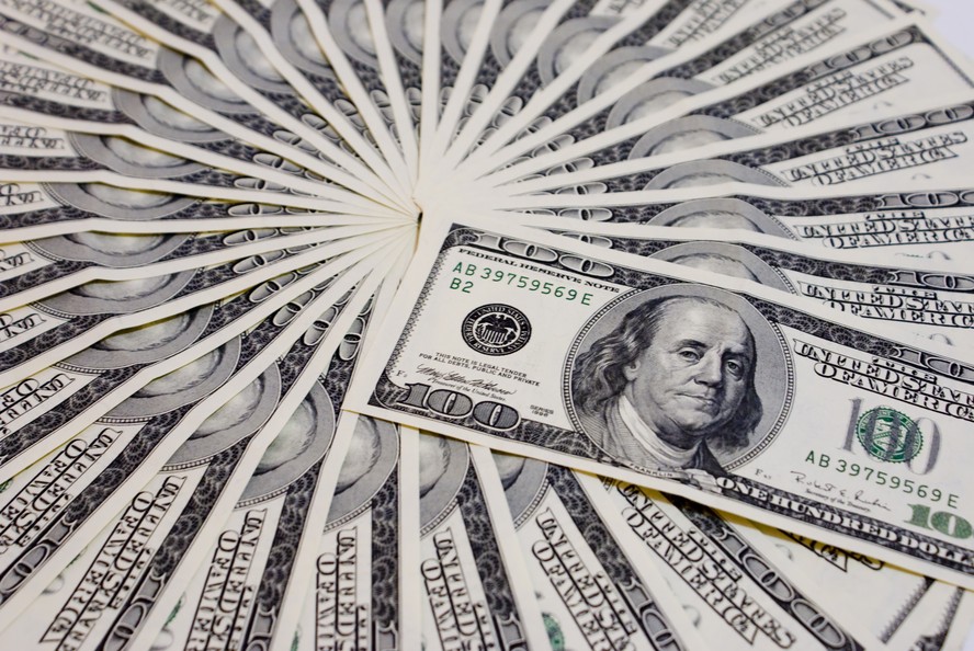 Dólar à vista encerra acima de R$ 5,60 com eleições, tarifas e ‘payroll ...