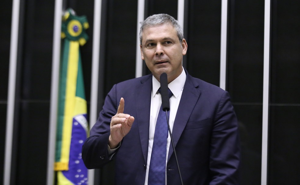 Líder do PT na Câmara pede que Moraes proíba nomeação de Eduardo ...