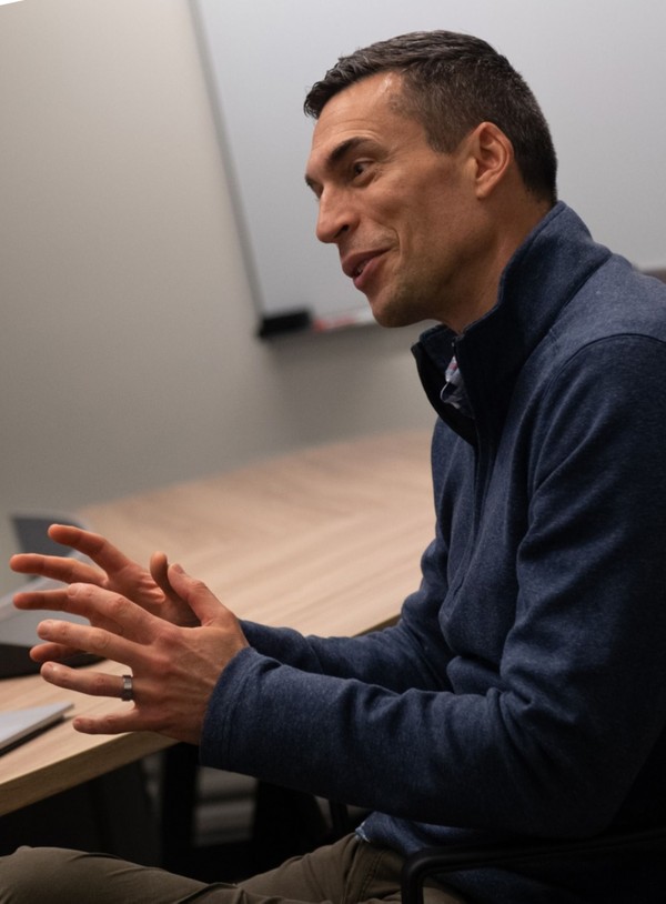 Microsoft sai na frente com IA, mas isso tem um preço | Empresas ...