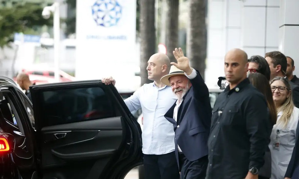 Lula recebe alta, deixa hospital em São Paulo e deve voltar a Brasília ...