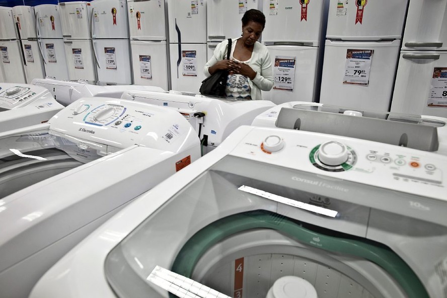 PIB: Consumo das famílias cresce 1,1% no 3º trimestre | Brasil | Valor ...