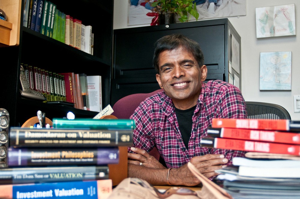 Damodaran: nada de fórmula ao investir; seja feliz | Finanças | Valor ...