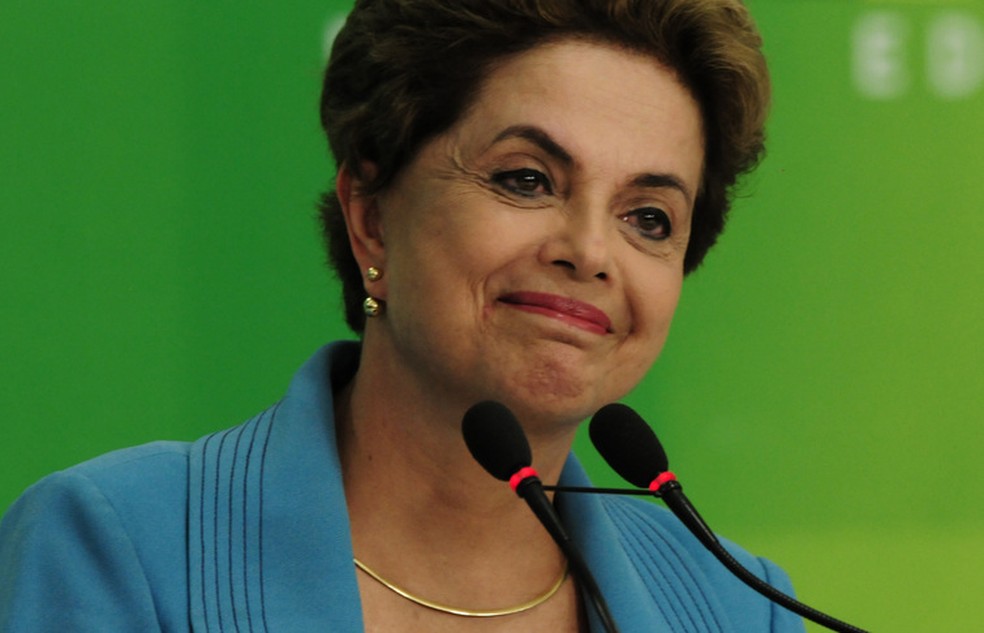 À CNN, Dilma descarta renúncia e diz que seu mandato é dos eleitores ...
