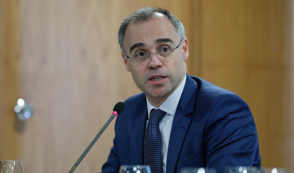 André Mendonça viaja ao Rio para encontro com Claudio Castro e culto de ...