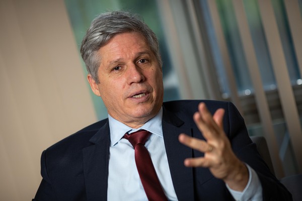 Governo promete incluir 295 mil famílias na reforma agrária até 2026 | Política | Valor Econômico