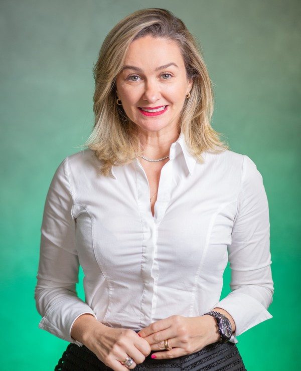 De endividada a dona de escritório de investimentos: Conheça a história ...