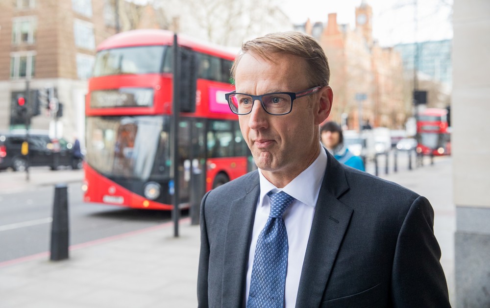 Ex-banqueiros do Credit Suisse são banidos no Reino Unido por papel no ...