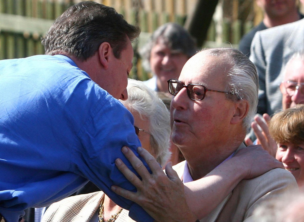 Cameron sob pressão por offshore | Mundo | Valor Econômico