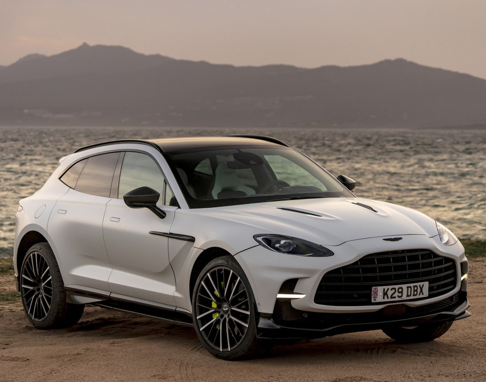 DBX 707 é esportivo com corpo de SUV e coração de AMG | Empresas ...