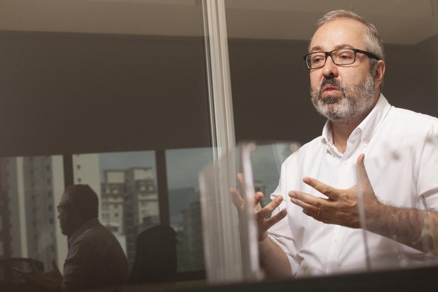 Consigo hoje enxergar uma Selic de 9% no fim do ciclo, diz ex-BC Viana ...