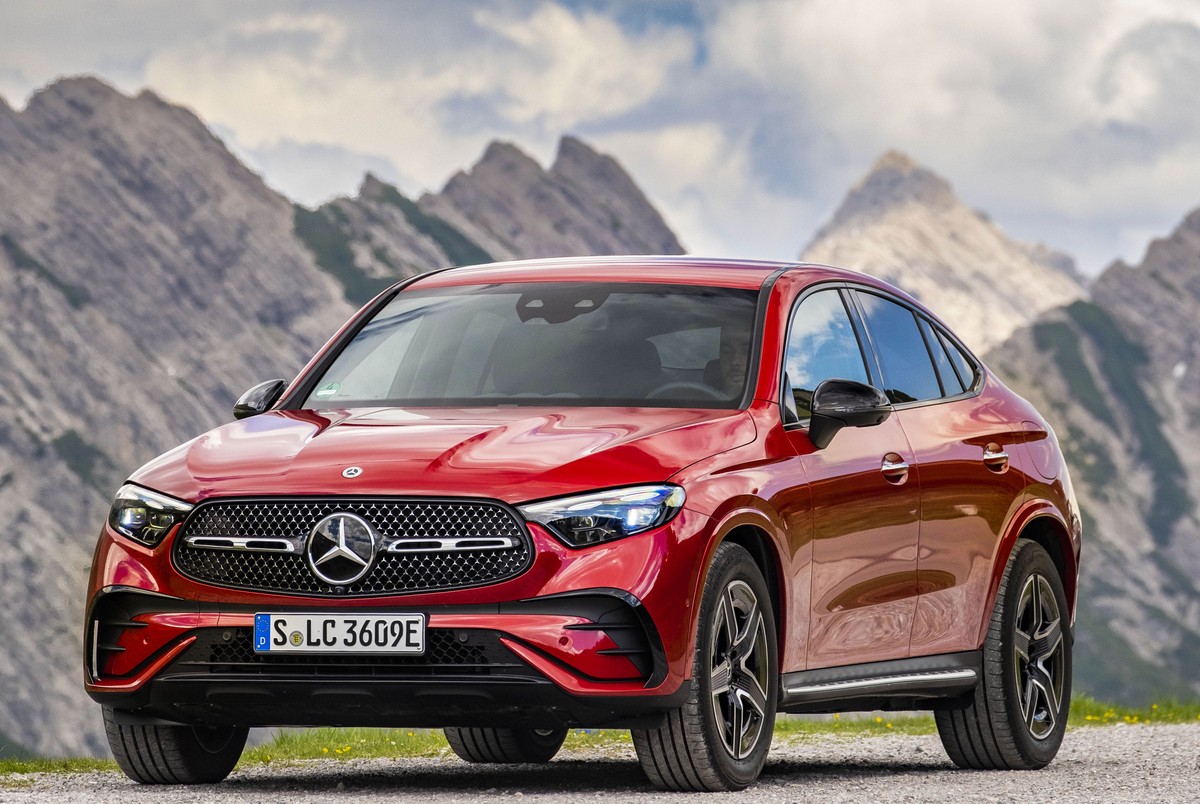 Mercedes GLC ganha novo visual, versão AMG e motor híbrido leve ...