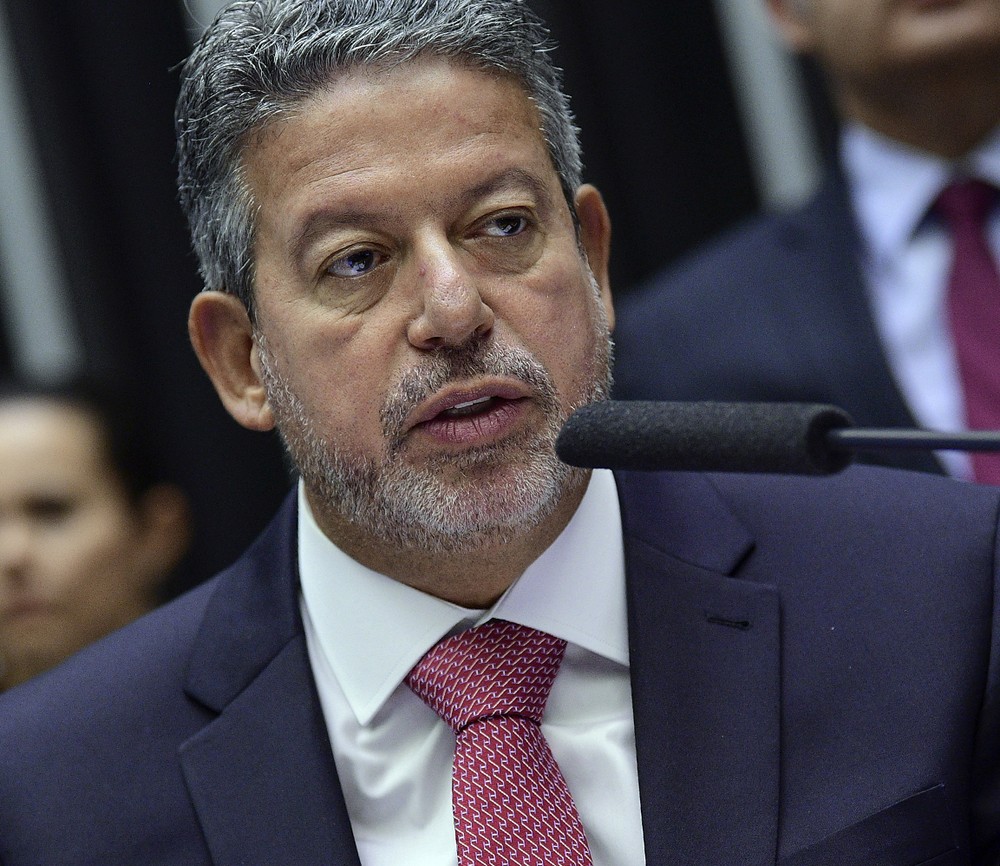 Lira dá mais tempo para base do governo se organizar e pauta votações ...