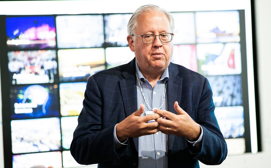 "Trump quer levar poder do Executivo até o limite", diz Thomas Shannon ...