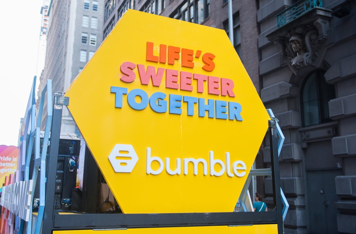Aplicativo de relacionamento Bumble mira IPO em 2021, dizem fontes ...