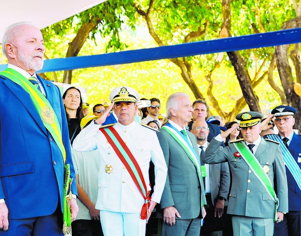 Marinha será foco do investimento inicial em Defesa | Brasil | Valor ...