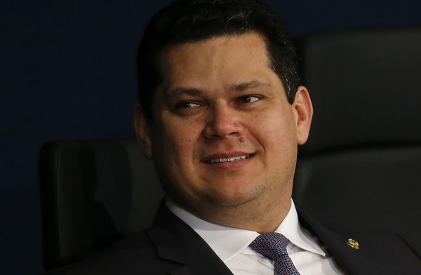 Alcolumbre prorroga por 60 dias a MP que trata do Contrato de Trabalho ...
