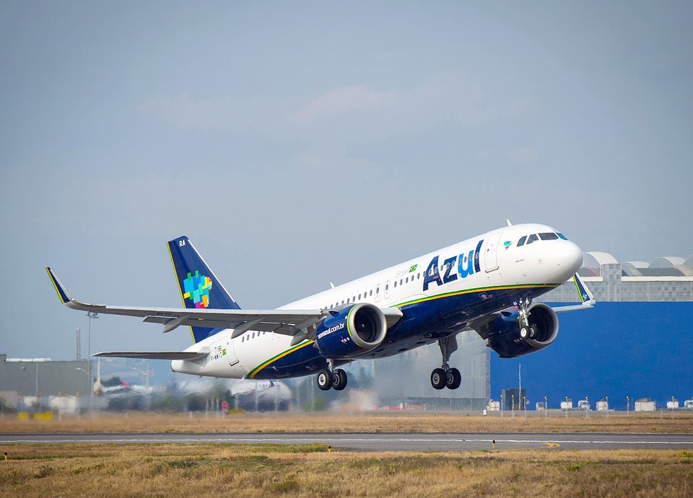 Azul declara caixa de R$ 2,3 bi e admite intenção de captar recursos ...