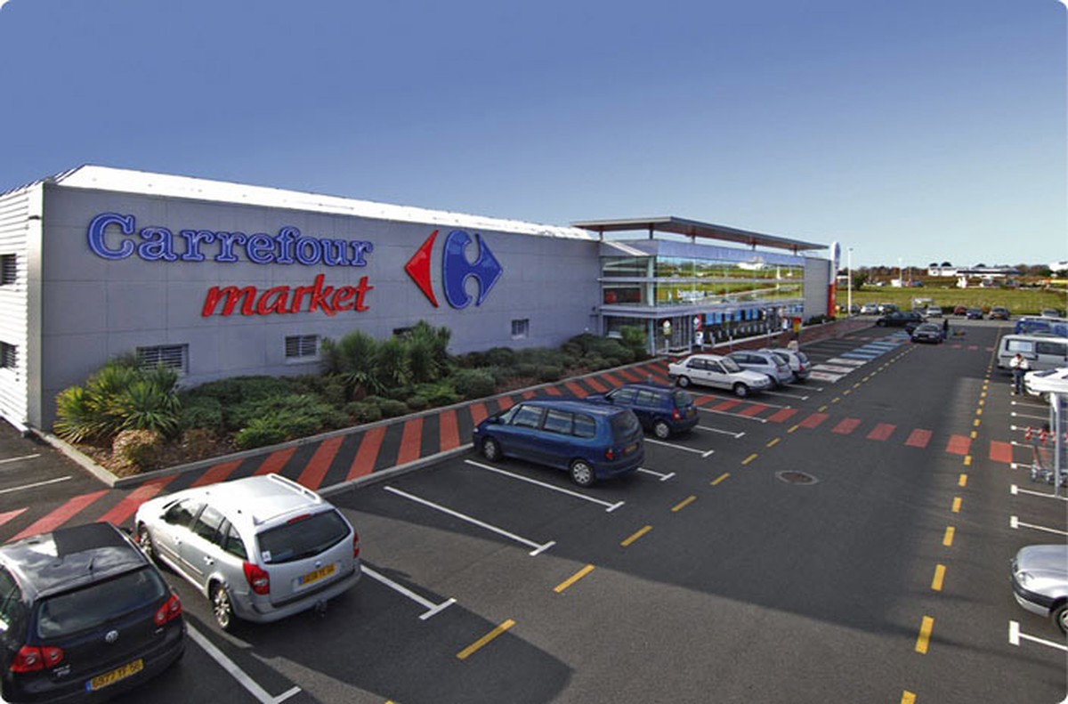 Carrefour estuda fusão global | Empresas | Valor Econômico