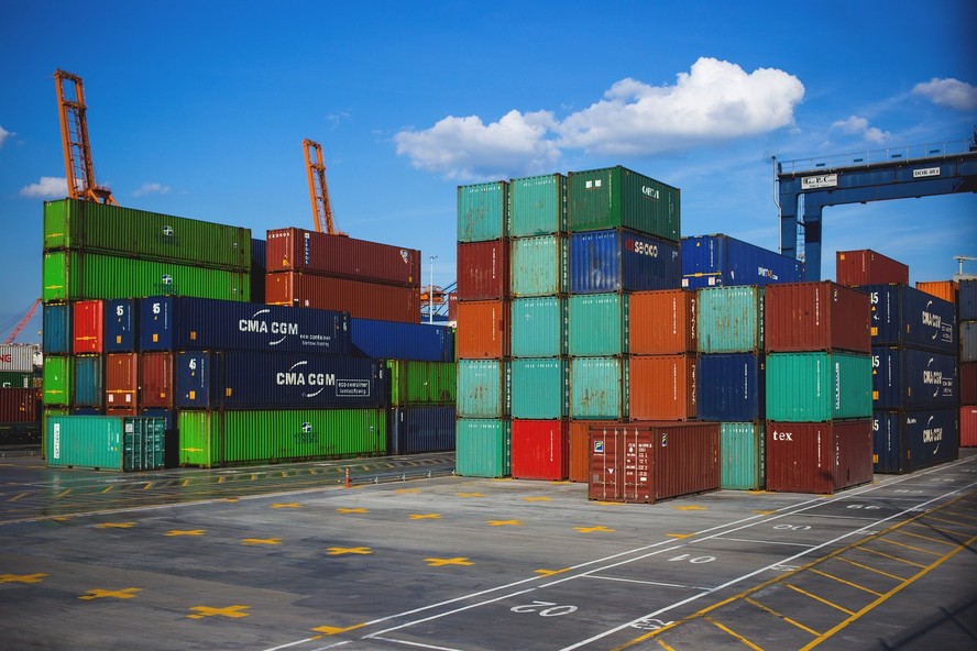 Participação da China nas importações dos EUA cai para 9%, menos da ...