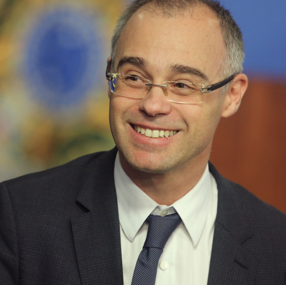 Mendonça assume cadeira de Moro e pavimenta caminho para o Supremo ...
