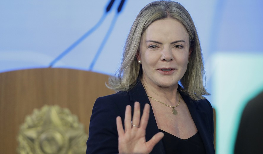 Gleisi descarta novos cortes e diz que projeto de isenção do IR será ...