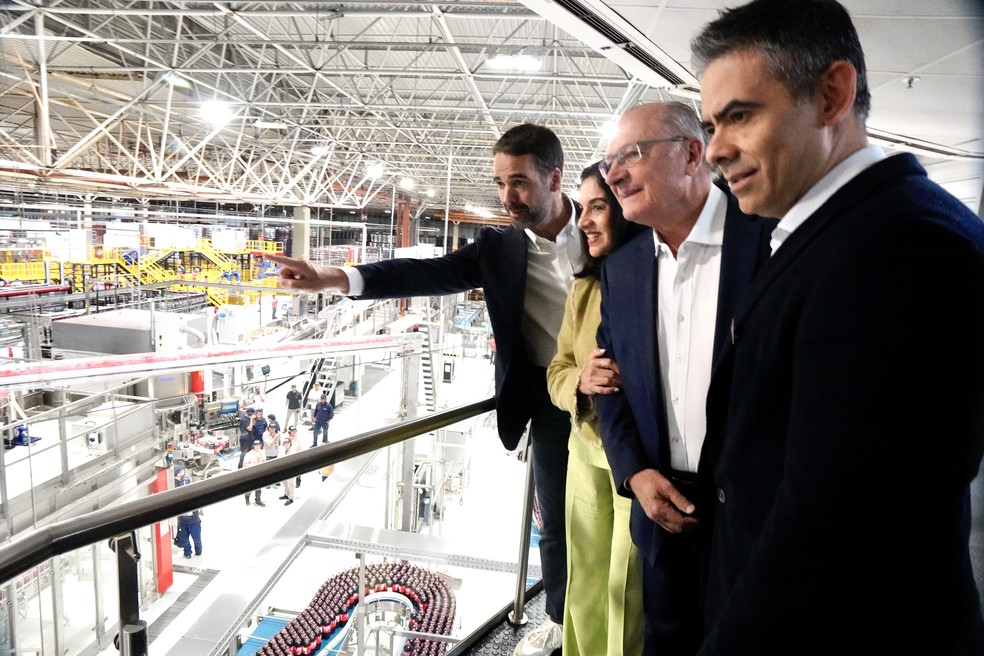 Coca-Cola Femsa retoma suas linhas de produção em Porto Alegre ...