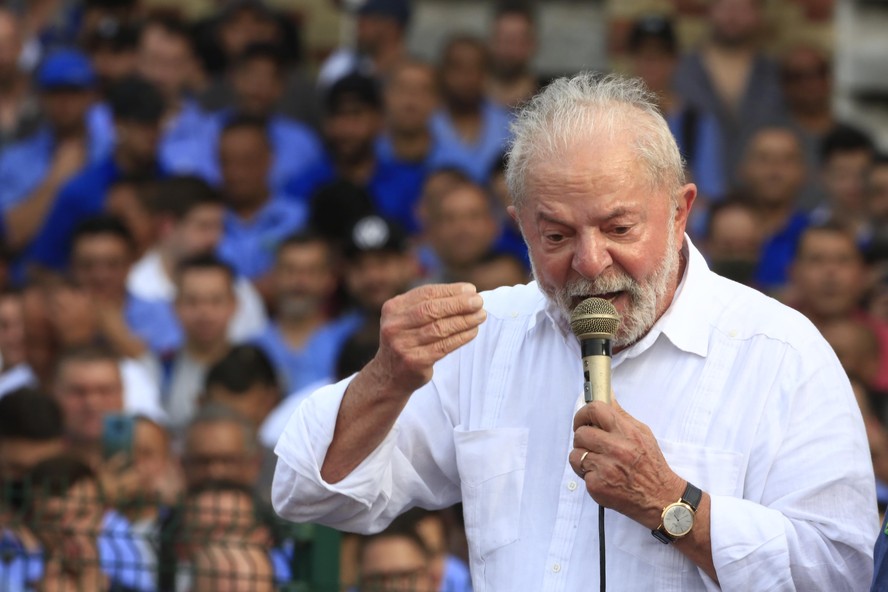 Em ato inicial de campanha, Lula promete reajustar tabela do IR e fala ...