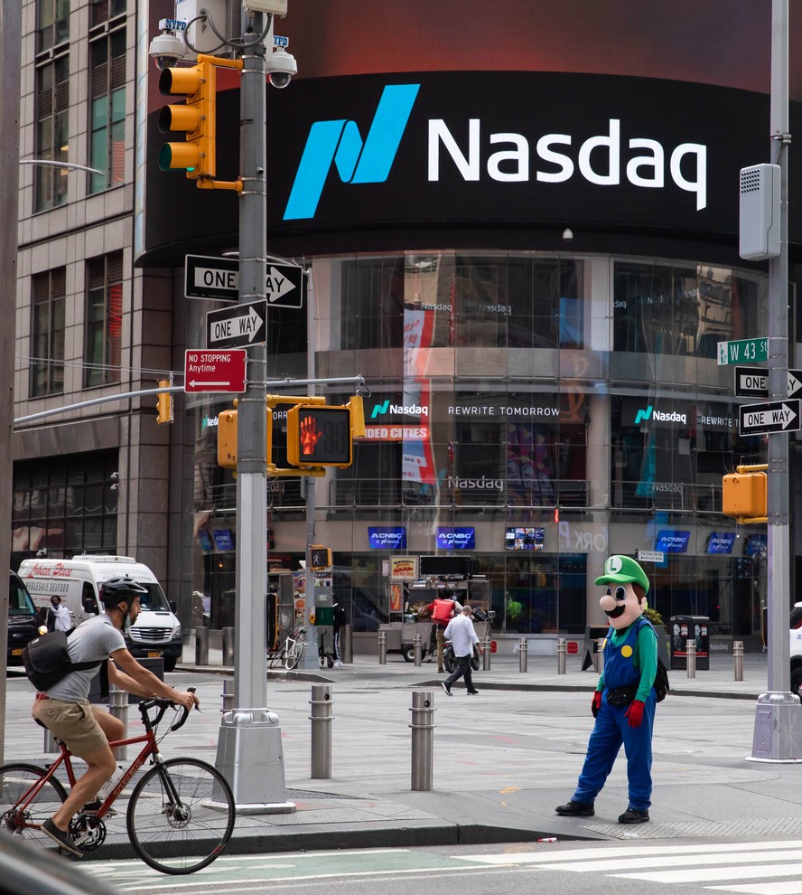 Em NY, Nasdaq tem nova máxima histórica, com investidores de olho no ...