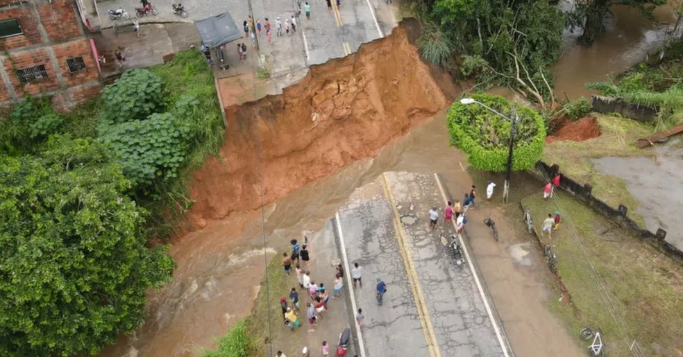 Governadores oferecem socorro à Bahia após inundações no Sul do Estado ...