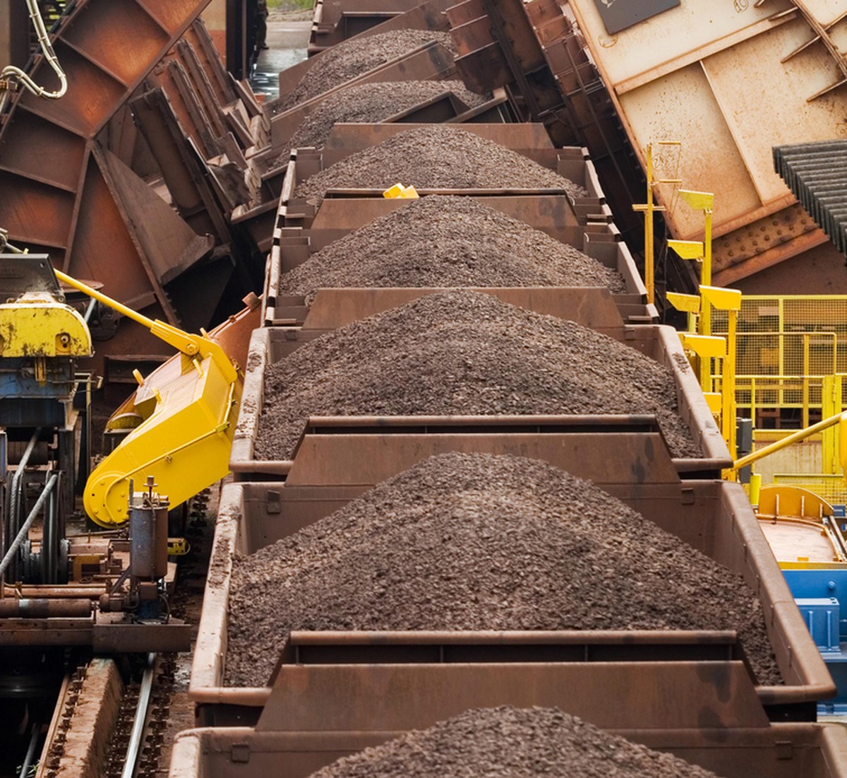 Minério de ferro mantém fôlego e sobe mais 5% na China, a US$ 208,67 ...