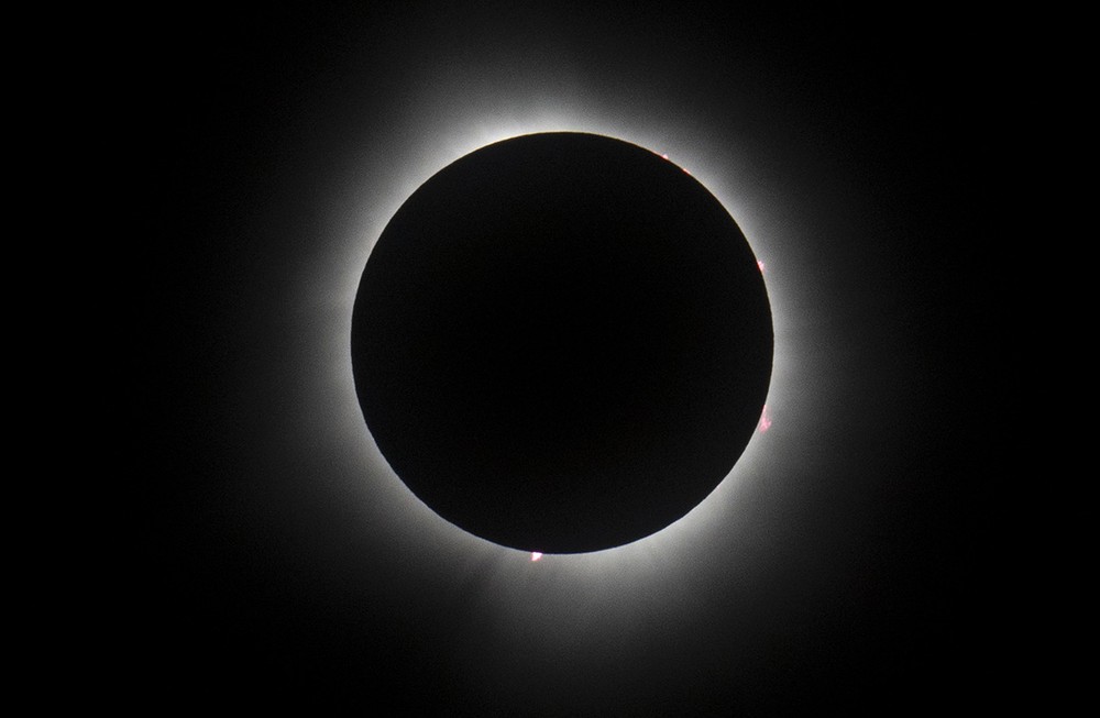 Canadá, EUA e México param para ver eclipse | Mundo | Valor Econômico