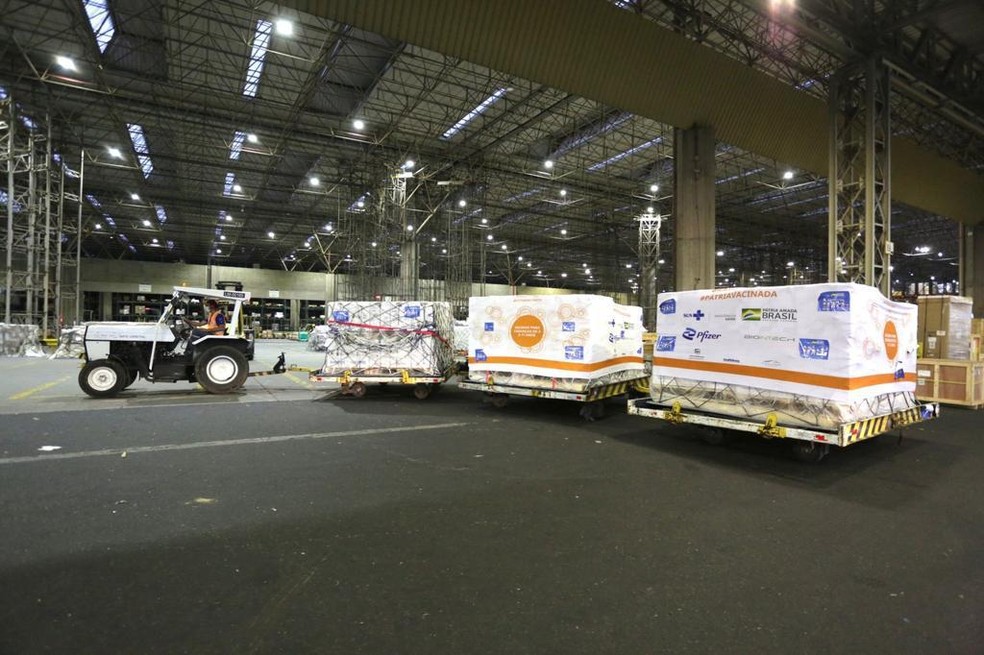 Pfizer antecipará para dia 16 entrega de mais 1,2 milhão de doses ...