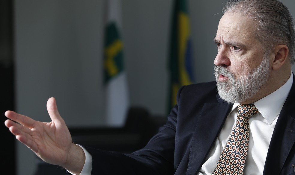 Aras defende que governos paguem hospitais privados com base nos ...