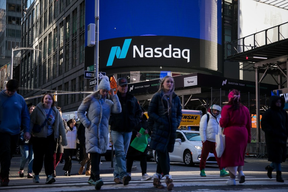 Em NY, Nasdaq ultrapassa 20 mil pontos em novo recorde; Dow Jones recua ...