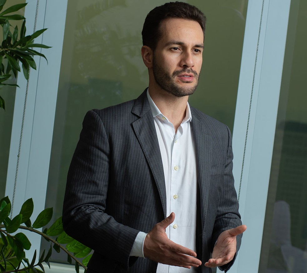 Emprego com carteira assinada cresce mais do que o esperado | Brasil | Valor Econômico