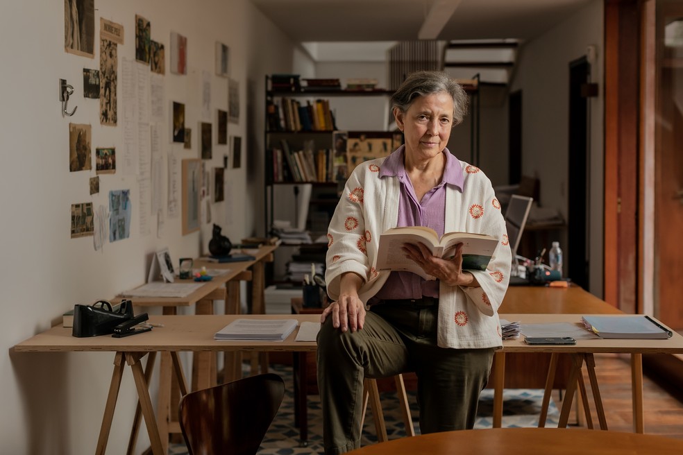 Como Beatriz Bracher coletou fragmentos para mostrar a Guerra do ...
