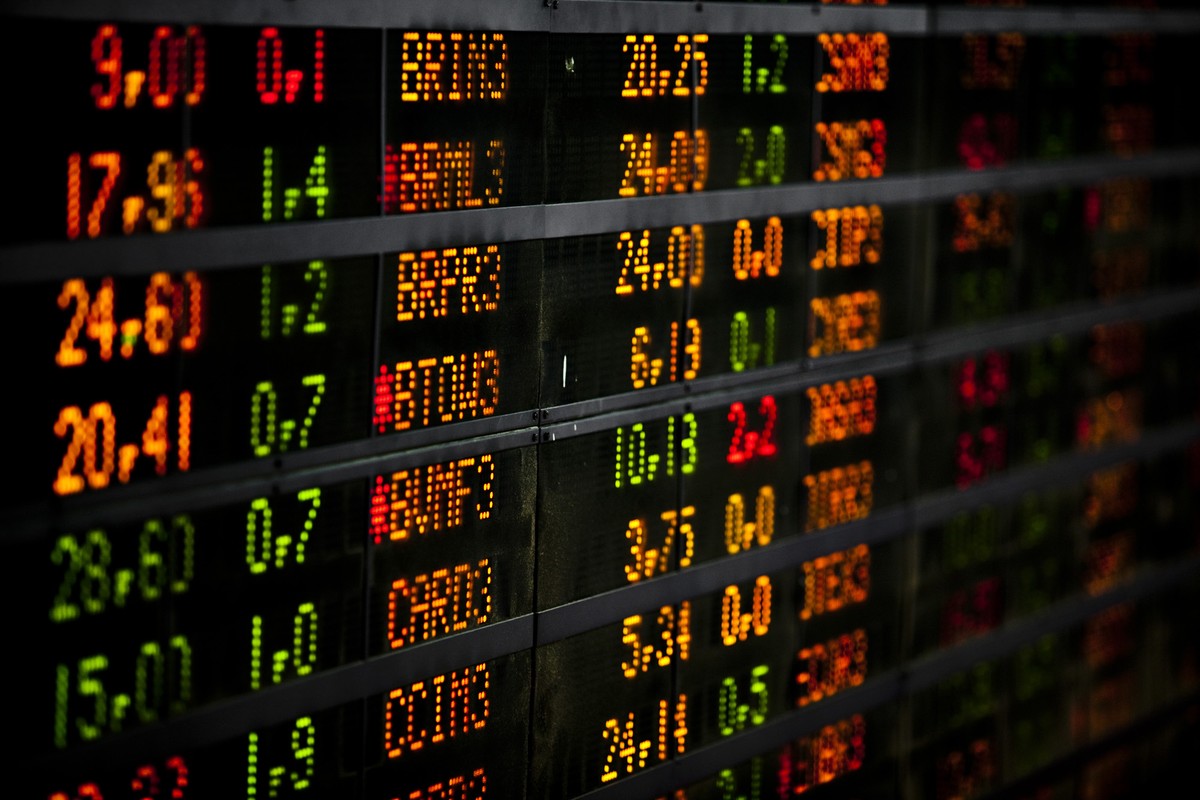 Perdas em Petrobras levam Ibovespa a fechar estável após dia volátil ...
