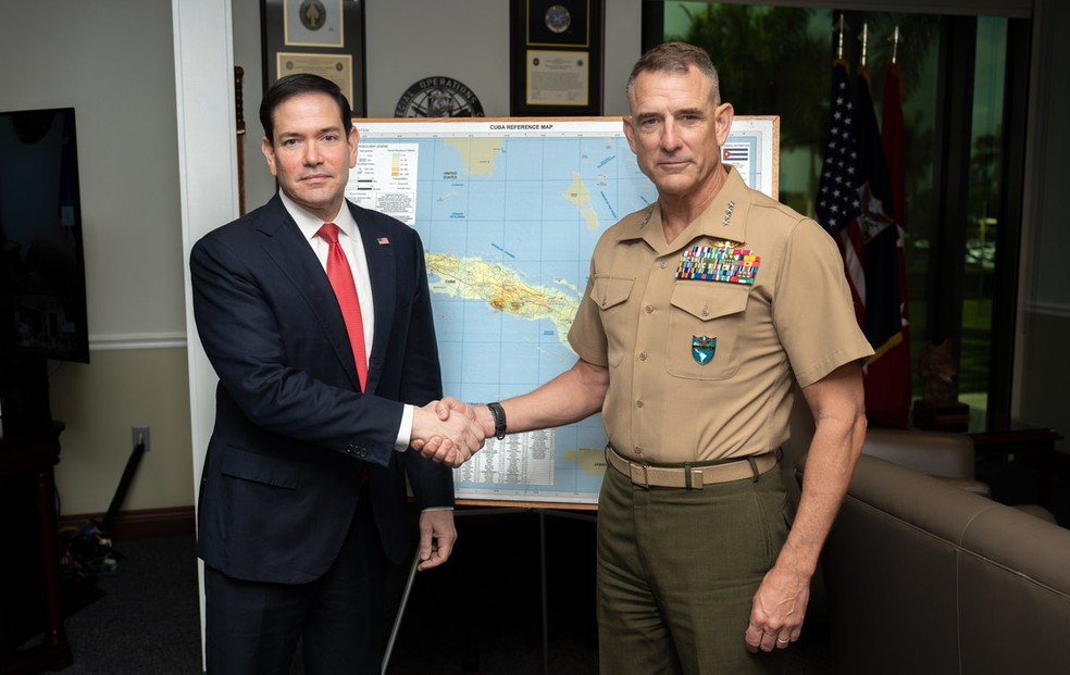 General dos EUA se reúne com militares cubanos no perímetro de ...