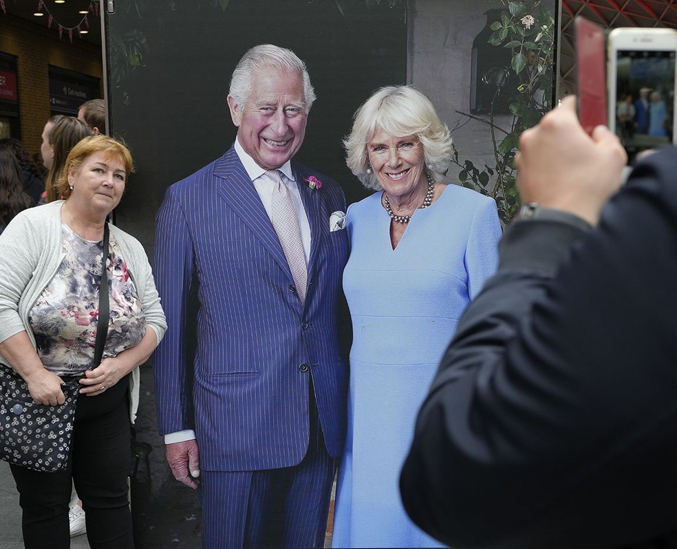 Charles III assume o trono em um mundo conturbado pela IA | Mundo ...