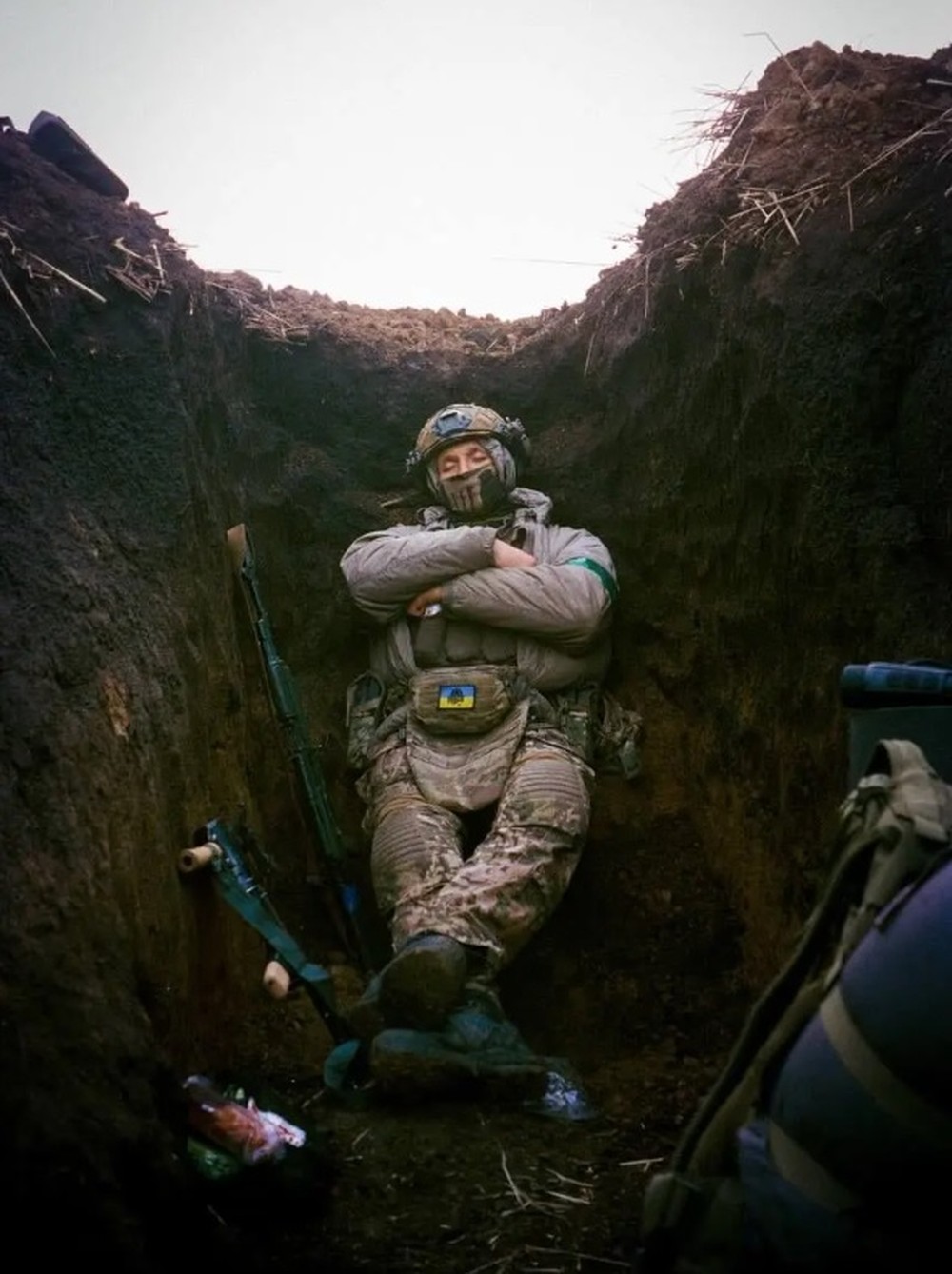 Símbolos nazistas aparecem nas linhas de frente da guerra na Ucrânia ...