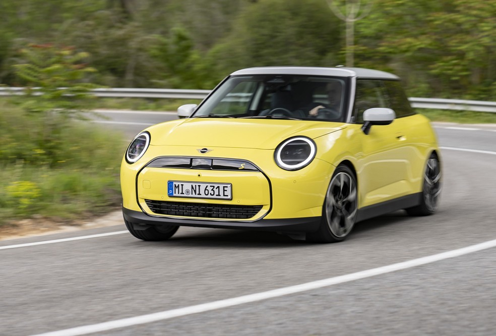 Mesmo chinês, Mini Cooper SE honra a tradição britânica | Empresas ...