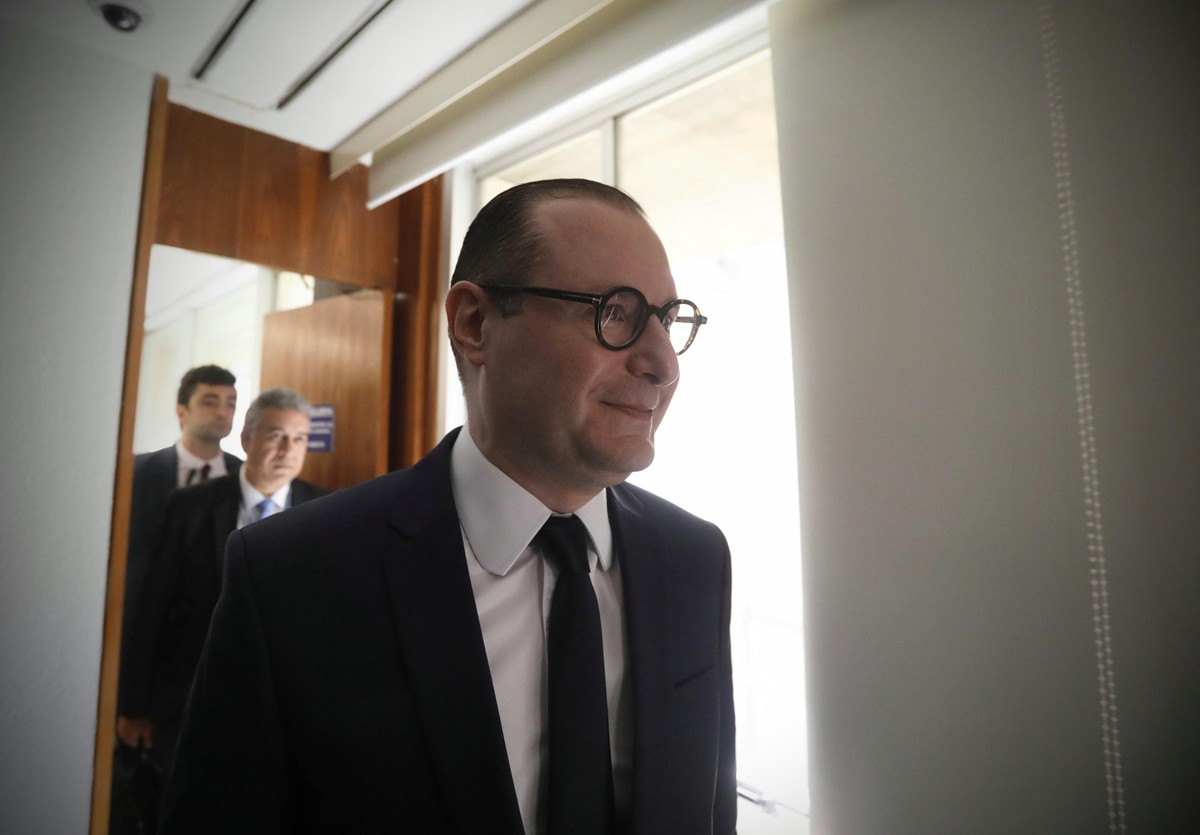 Agenda política: Congresso retoma atividades e Zanin toma posse no STF ...