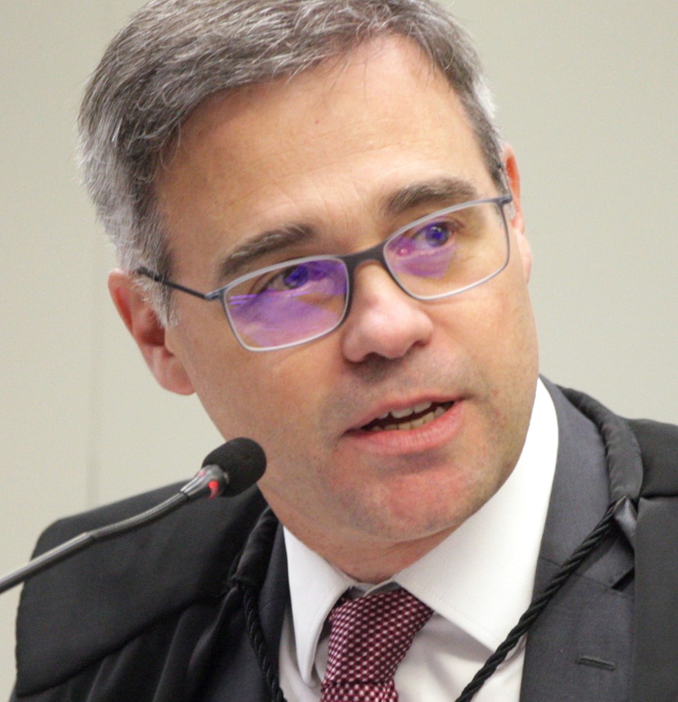 Mendonça cobra ANP e Cade sobre preço de combustível | Brasil | Valor ...