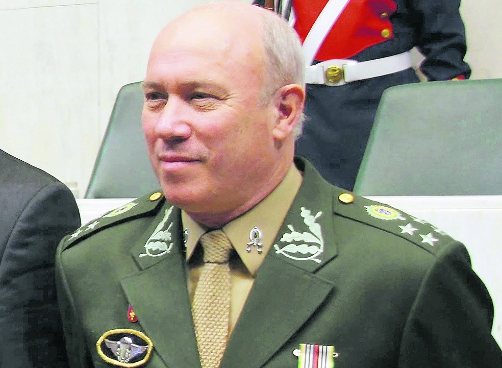 Pai de Mauro Cid é convocado e presta depoimento por duas horas e meia ...