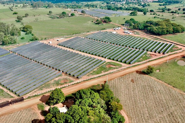 Brilho solar: Economia em ascensão na transição energética brasileira ...