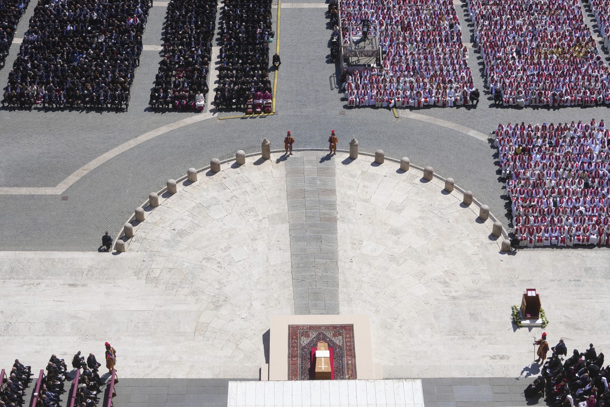Veja como foi a cerimônia de despedida de papa Francisco | Mundo ...